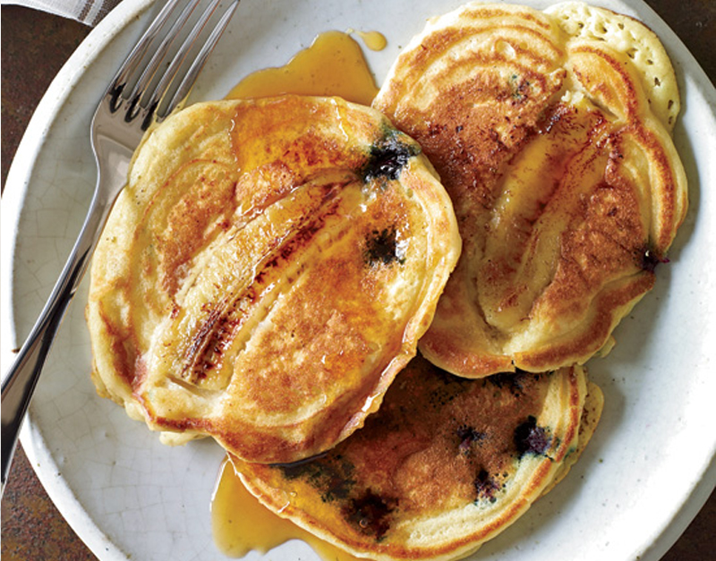 Tyler Florence's Blueberry Banana Pancakes • Food and Wine Italia